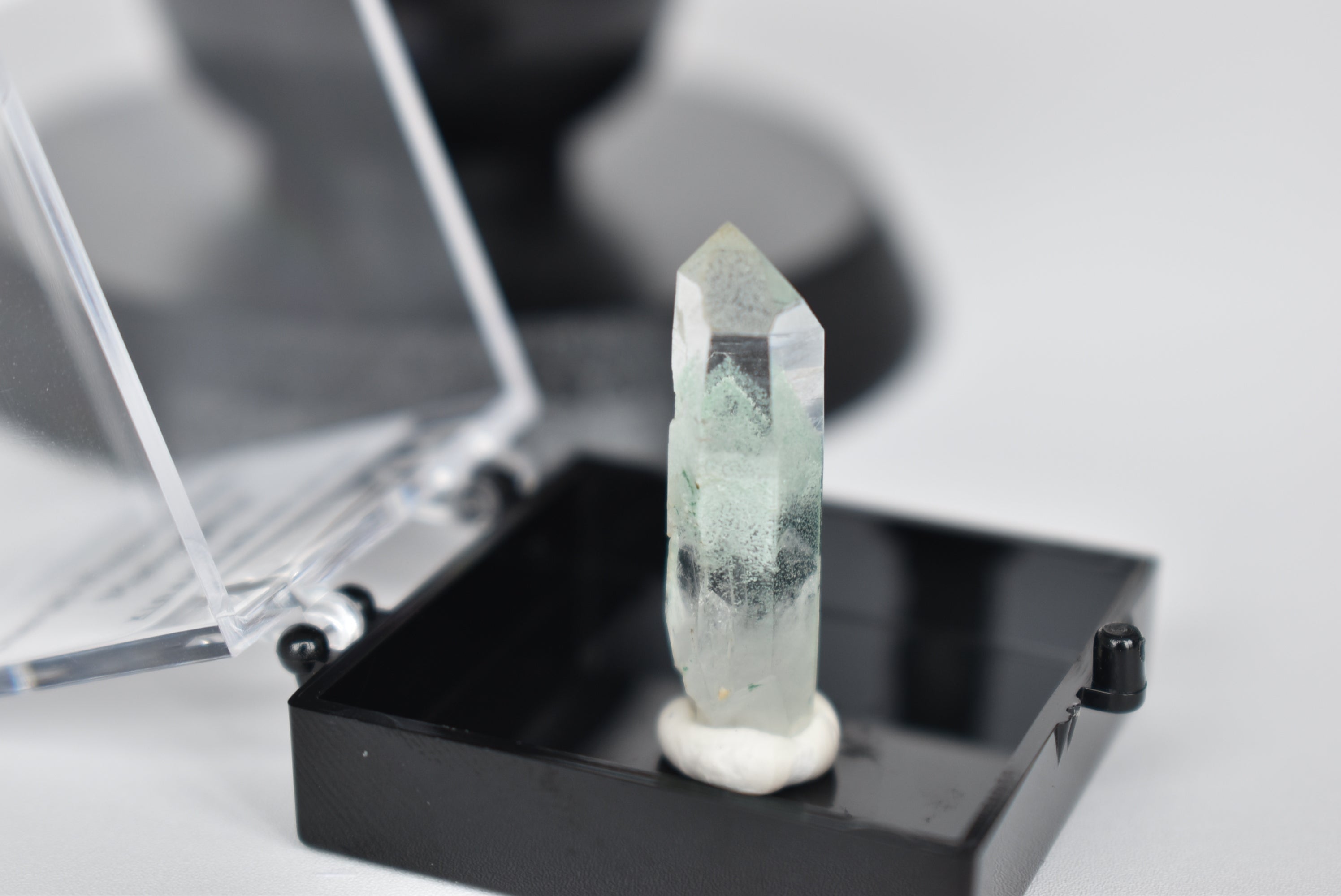 Emerald phantom quartz Specimen #4| Rare Crystals & Healing Gemstones ...